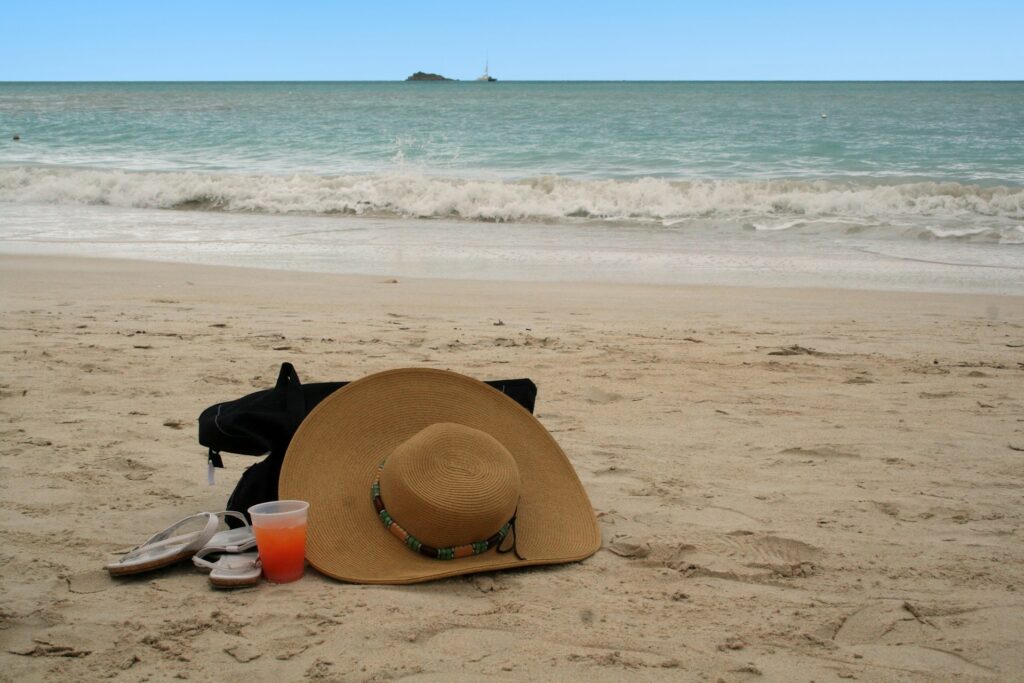 Choosing the Perfect Beach Hat for Your Summer Adventures - small ...